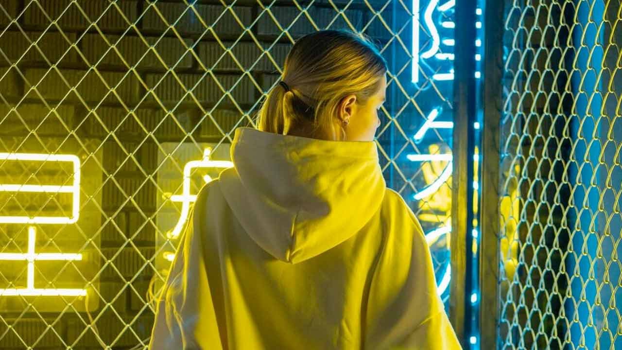 Futuristička moda za žene: Inovacije, inspiracija i nove brendove